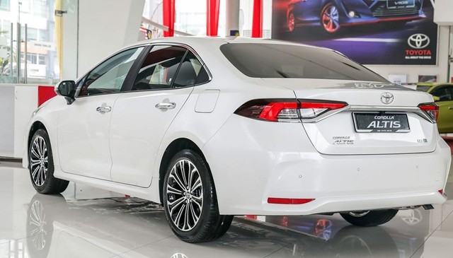So sánh Mazda 3 và Toyota Corolla Altis: Chọn trẻ trung hay lịch lãm