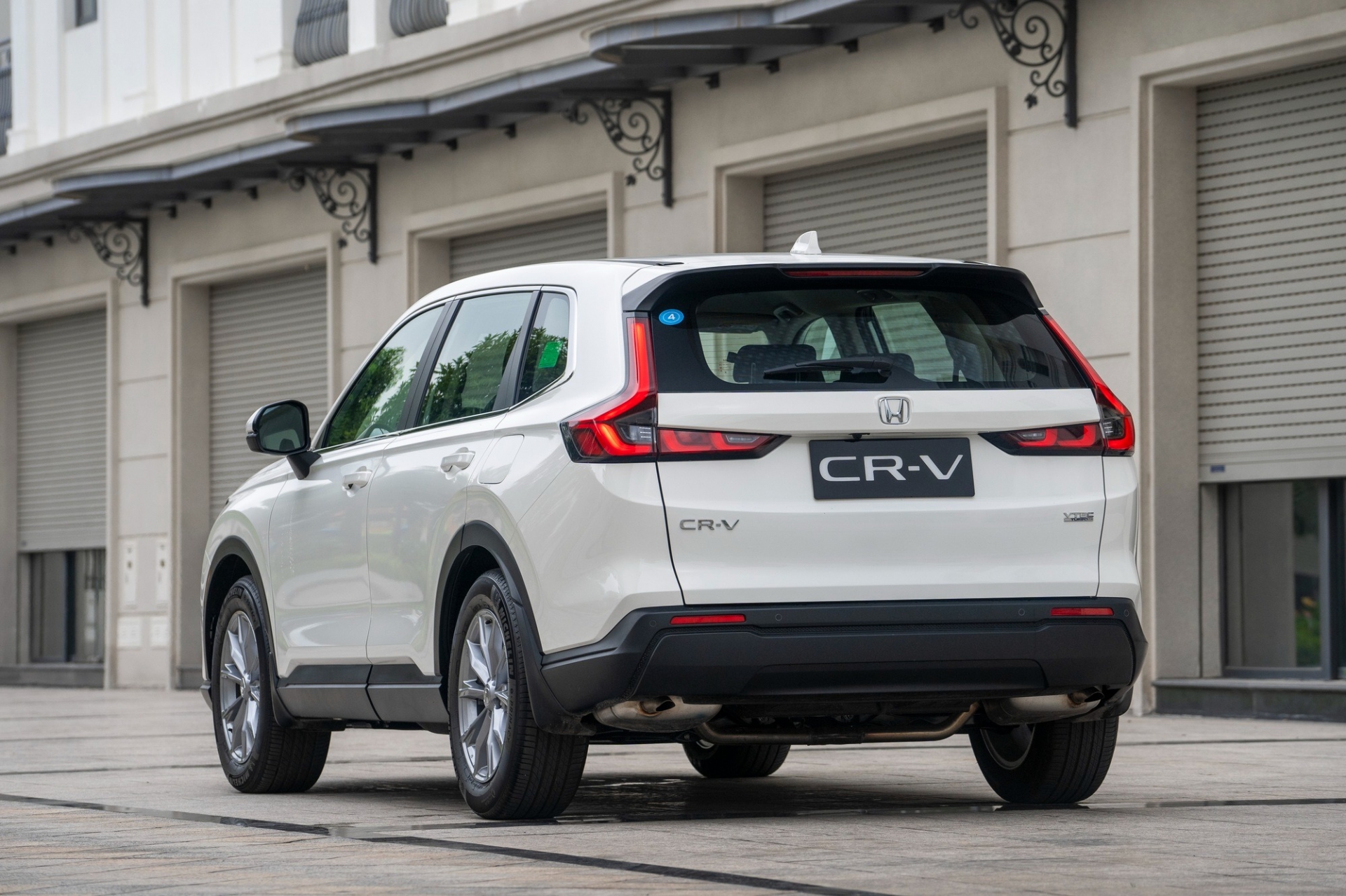 Honda Việt Nam điều chỉnh trang bị cho CR-V bản xăng, tăng sức cạnh ...