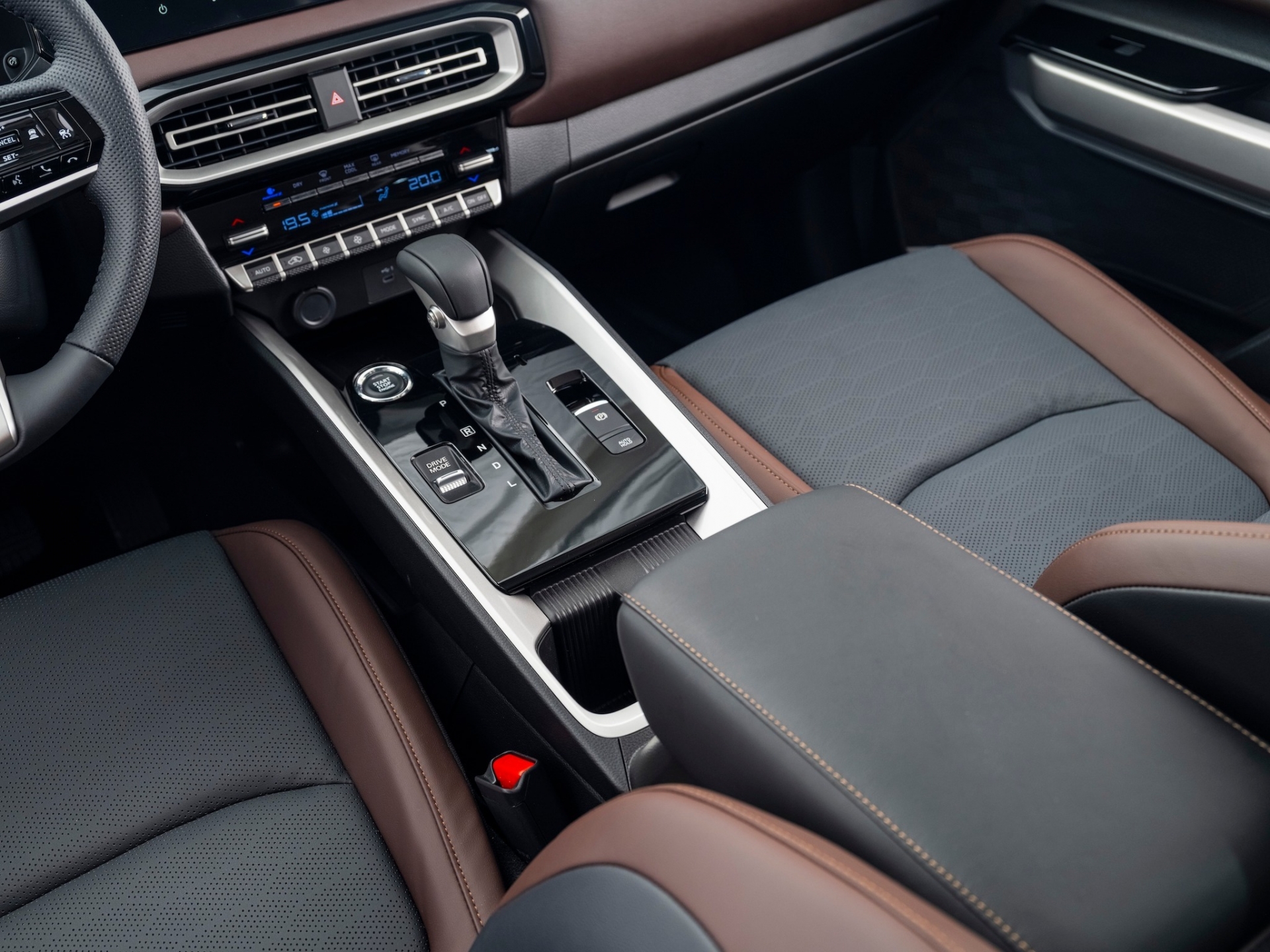 Mitsubishi Destinator vừa ra mắt: Hai phiên bản Premium và Ultimate ...