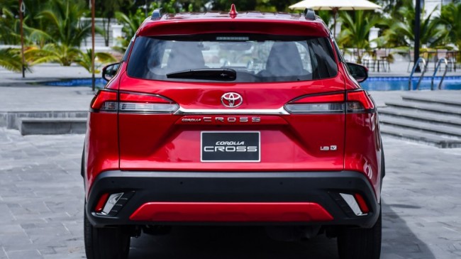 Toyota Corolla Cross 1.8V - Giá bán, thông số, hình ảnh & đánh giá
