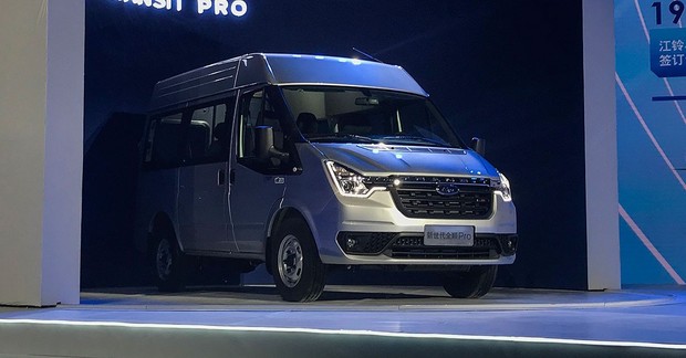 Chi tiết Ford Transit Pro 2021: Ngoại hình thu hút, thêm tiện nghi