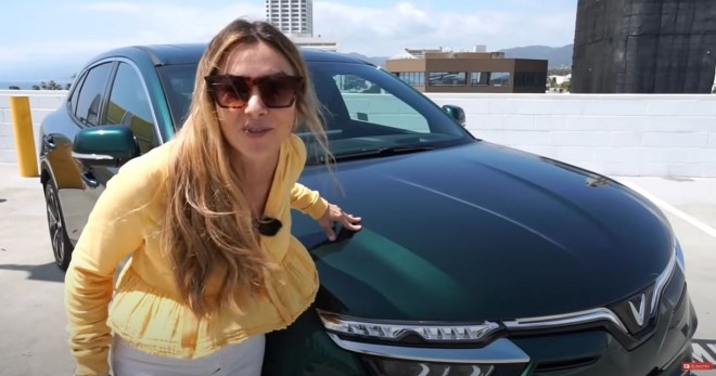 YouTuber người Mỹ nhận xét bất ngờ sau khi trải nghiệm VinFast VF8