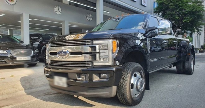 Bản tải Ford F-350 hàng độc hét giá gần 5 tỷ đồng sau 6 năm lăn bánh